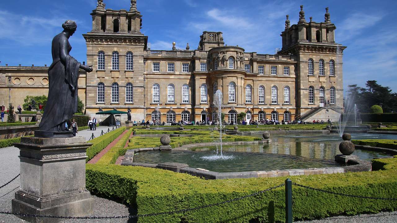 Famous British Landmarks - 61 Landmarks in Britain to See