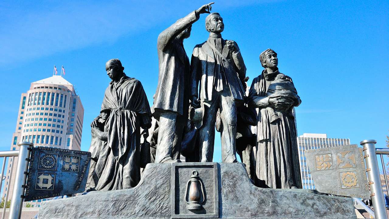 30 Detroit Landmarks That Can't be Missed (Updated in 2023)