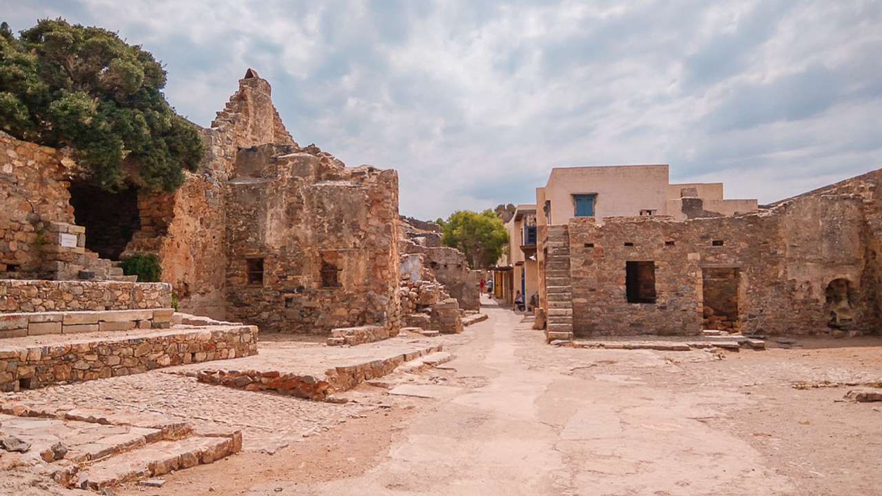 35 Famous Greek Landmarks to Visit (Updated in 2023)