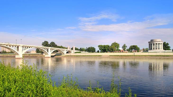 50 Interesting & Fun Facts About Indiana State to Know (Updated in 2023)